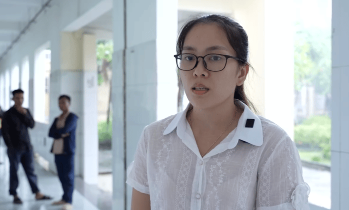 Vụ 40 học sinh ngộ độc: Nữ phó hiệu trưởng nói gì về clip "ngăn học sinh đi viện" gây tranh cãi?