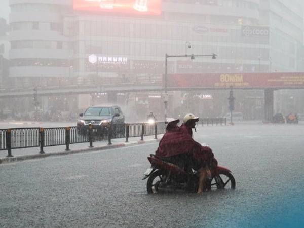 Hà Nội ngập kinh hoàng, Sở GD-ĐT chỉ đạo nóng cho tất cả các trường ...