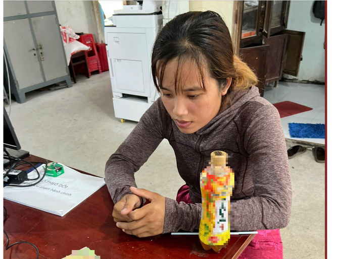 Cô gái trẻ quật ngã thợ hớt tóc 89 tuổi để cướp 9 chiếc nhẫn vàng