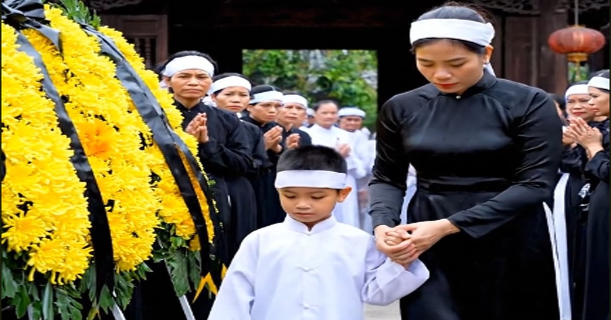 Đám tang mẹ vợ cũ, tôi đến dự thì bất ngờ có một đứa trẻ chạy té vào ...