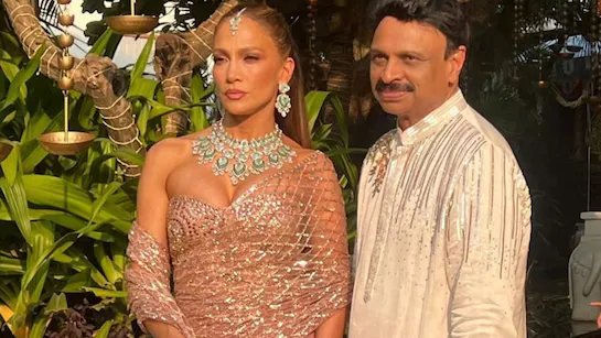 Jennifer Lopez nhận cát-xê 53 tỷ đồng để hát đám cưới tài phiệt Ấn Độ