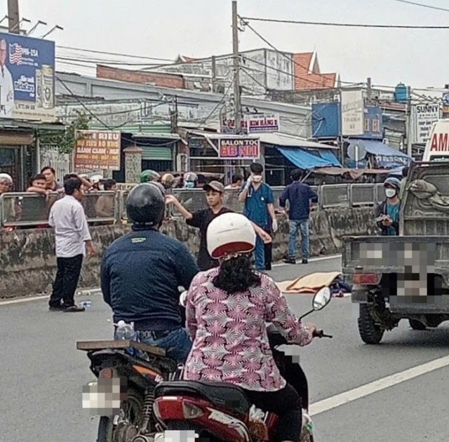 Hiện trường tai nạn thương tâm khiến người bán vé số và thanh niên đi ...