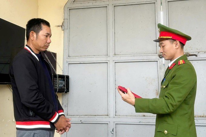 Vợ cũ không cho bán đất chung, chồng làm giả sổ đỏ chiếm đoạt hơn 700 triệu