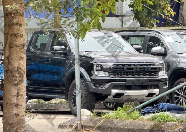 Ford Ranger Raptor máy xăng V6 lộ diện tại Việt Nam: Ước mơ của người ...