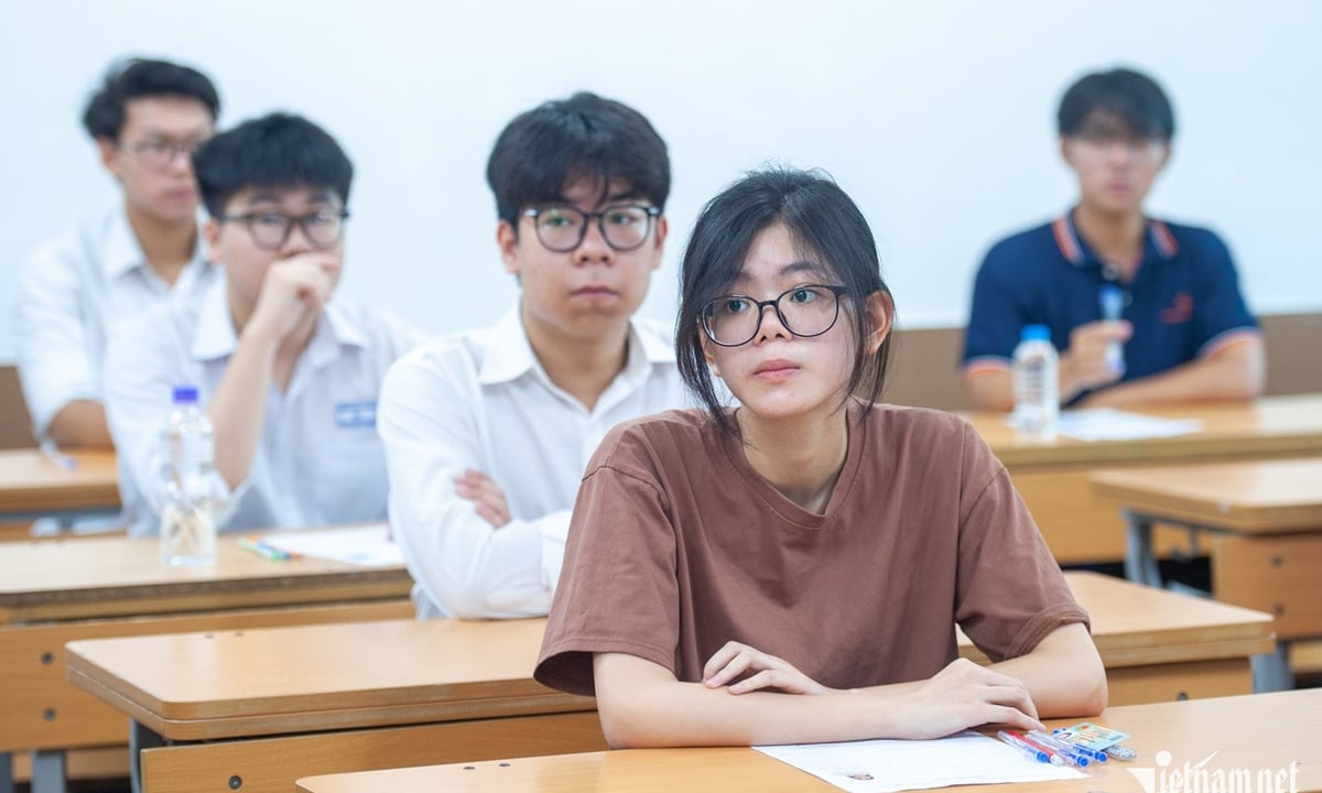 Thi tốt nghiệp THPT 2025: Cần đổi mới để giảm áp lực?